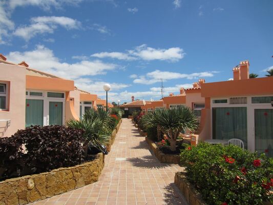 Bungalows Castillo Playa - Caleta De Fuste, Fuerteventura - On The Beach