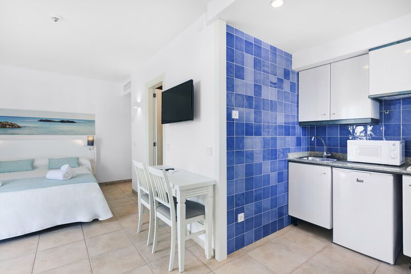 AluaSun Continental Park Hotel & Apartments - Playa De Muro, Majorca ...