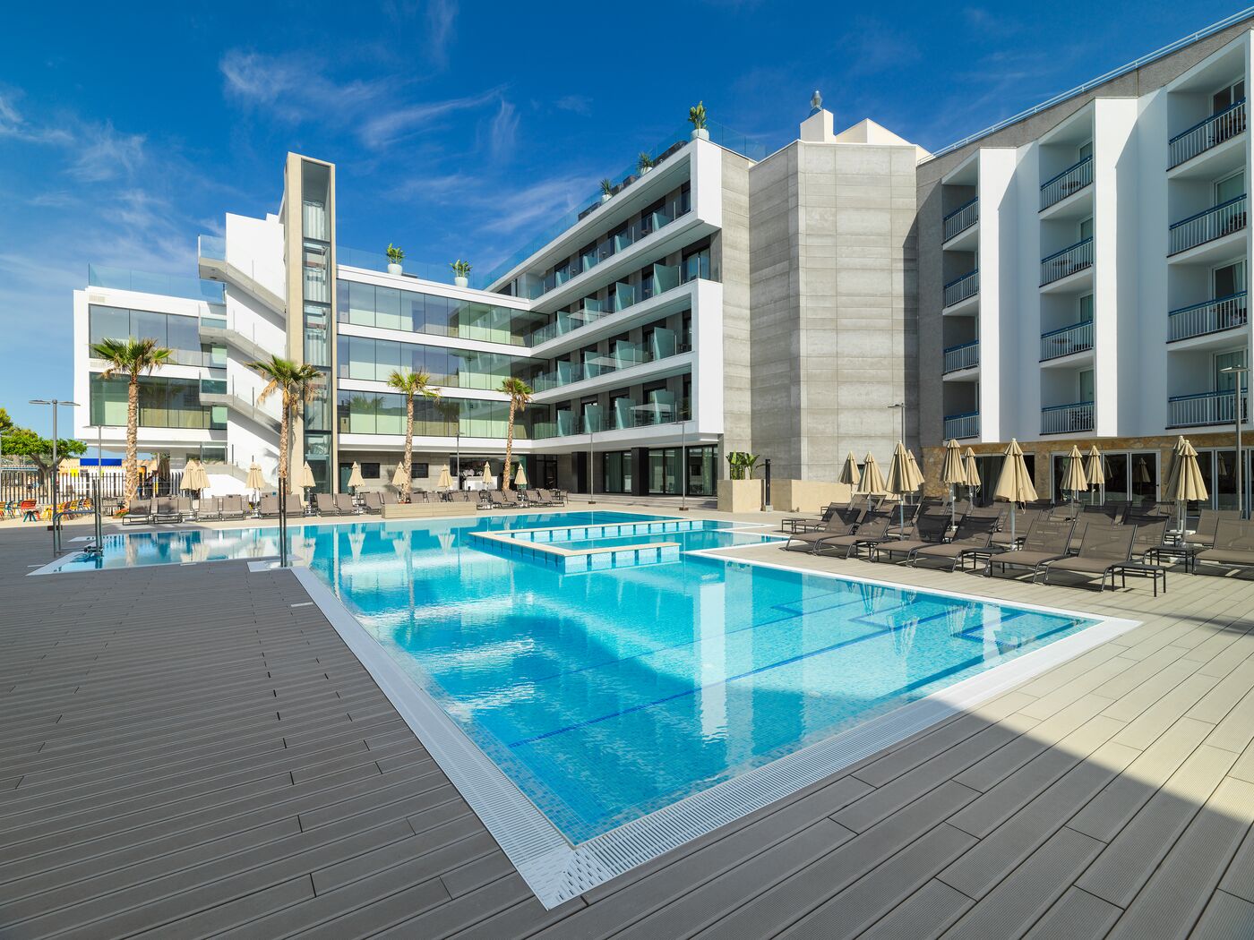 Majorca Holidays 2022 | On the Beach