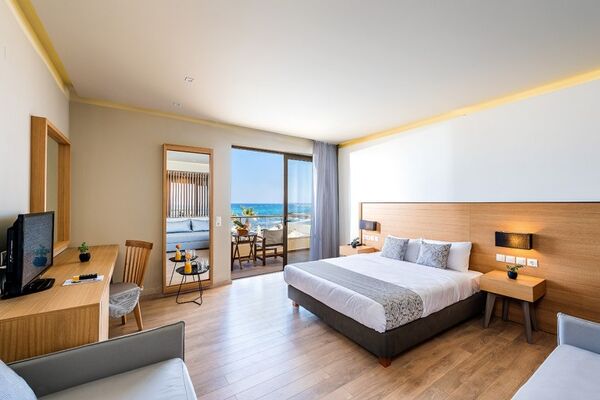 Stella Palace Aqua Park Resort - Analipsis, Crete - On The Beach
