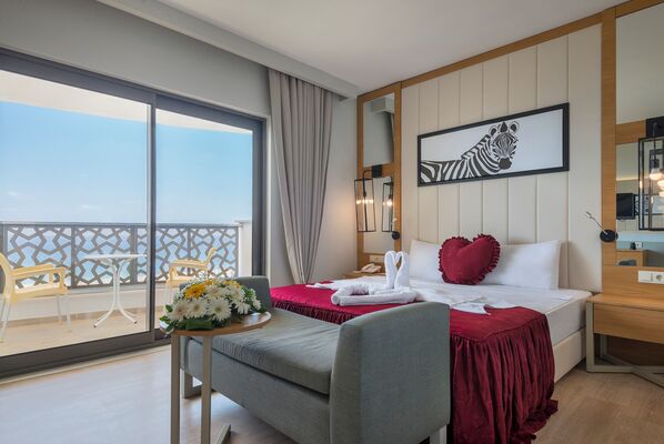 Calido Maris Hotel - Side, Antalya - On The Beach