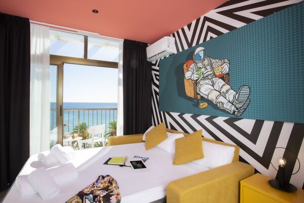 Hotel Casual Pop Art Benidorm - Benidorm, Costa Blanca - On The Beach