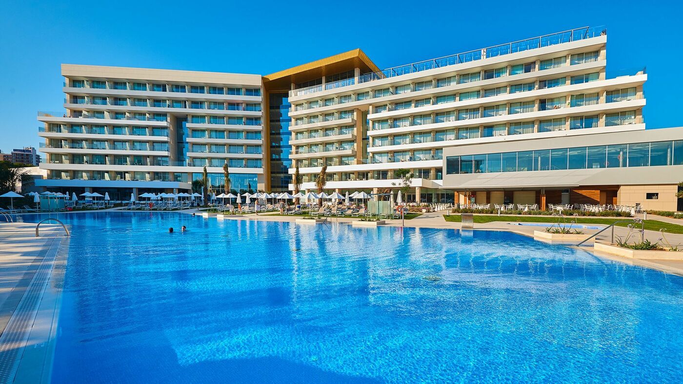 Majorca Holidays 2022 | On the Beach