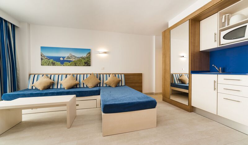 Globales Verdemar Apartments - Santa Ponsa, Majorca - On The Beach