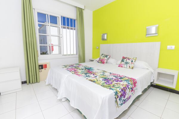 Vista Oasis Bungalows - Maspalomas, Gran Canaria - On The Beach