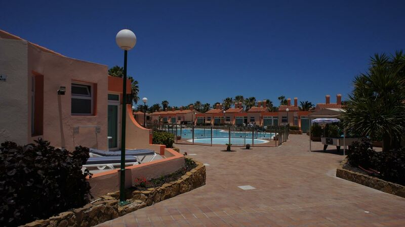 Bungalows Castillo Playa - Caleta De Fuste, Fuerteventura - On The Beach