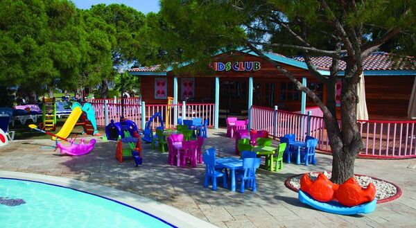Batihan Beach Resort & Spa - Kusadasi, Izmir Area - On The Beach