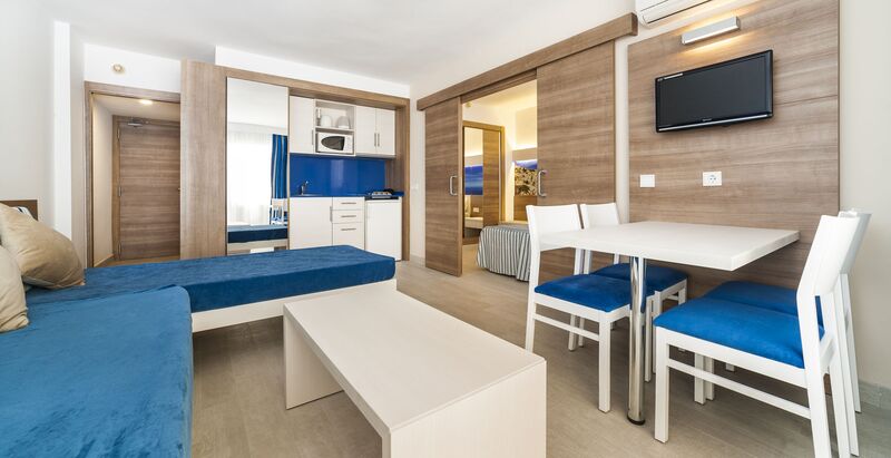 Globales Verdemar Apartments - Santa Ponsa, Majorca - On The Beach