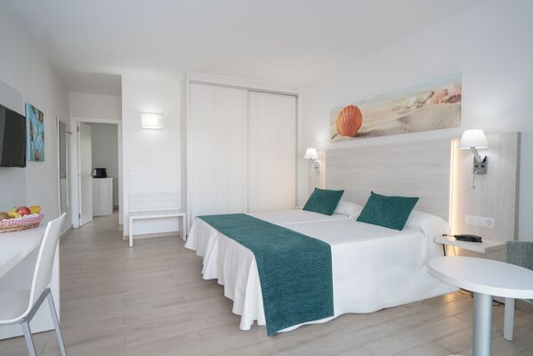 THB Flora - Puerto Del Carmen, Lanzarote - On The Beach