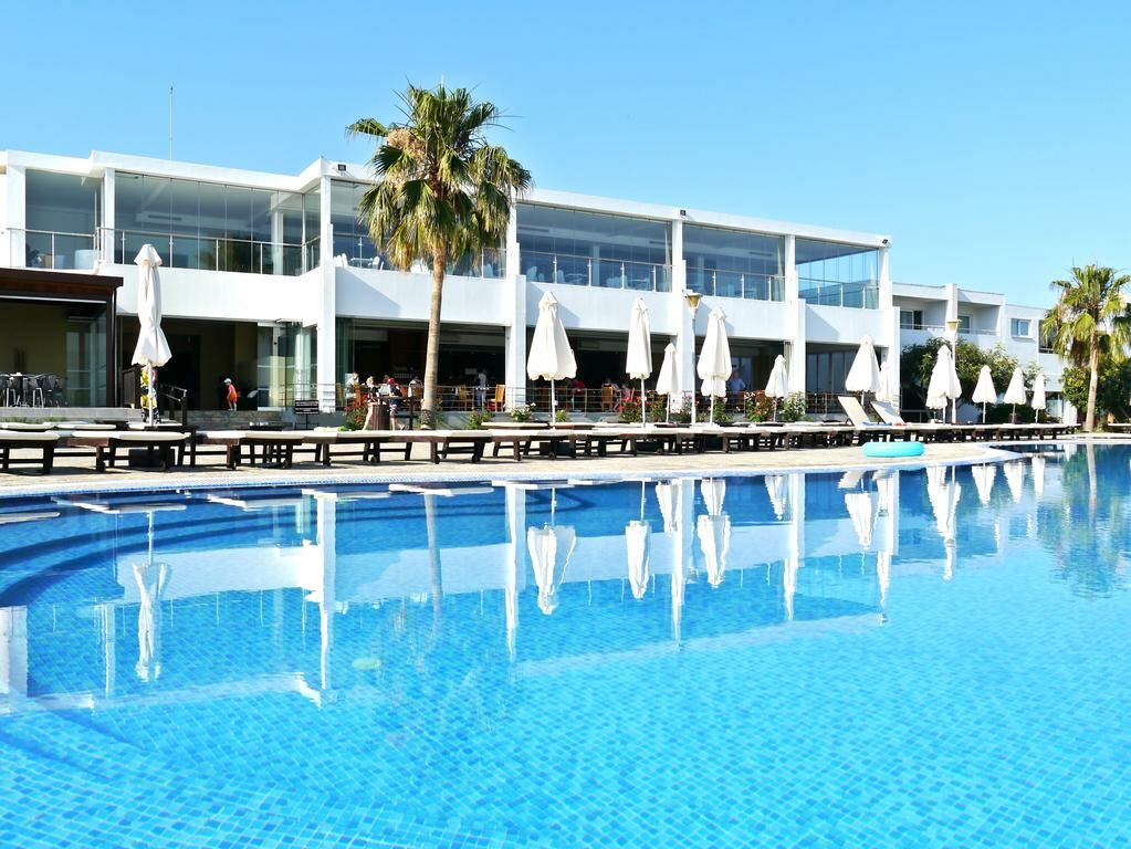 Cyprus Holidays 2022 | On the Beach