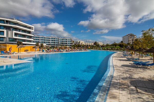 Alvor Baia Resort Hotel - Alvor, Algarve - On The Beach