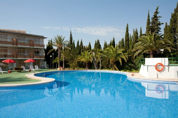 Club Sa Coma Apartments - Sa Coma, Majorca - On The Beach