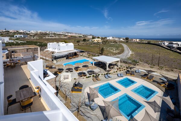 Aelia Luxury Suites - Karterados, Santorini - On The Beach